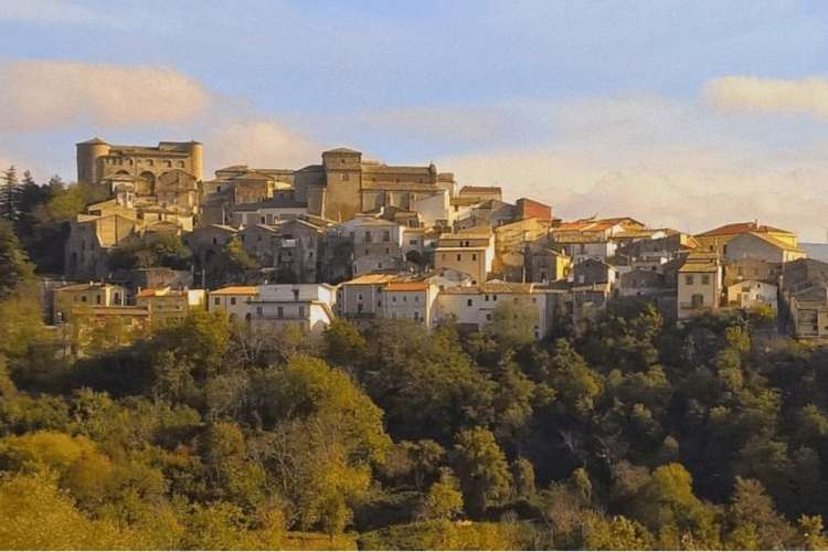 In Irpinia, tra le viuzze acciottolate, nasce il borgo di Zungoli!