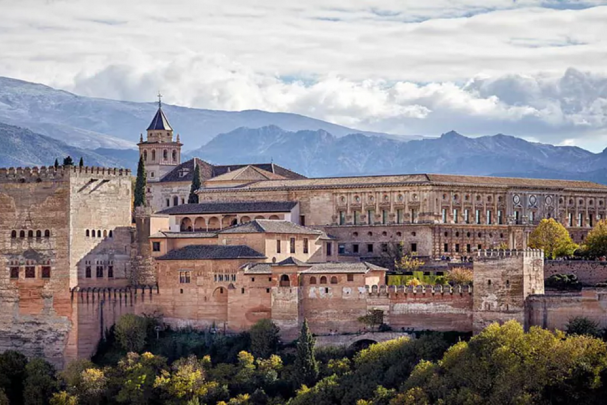 L'Alhambra di Granada: Una Guida Completa alla Meraviglia ...